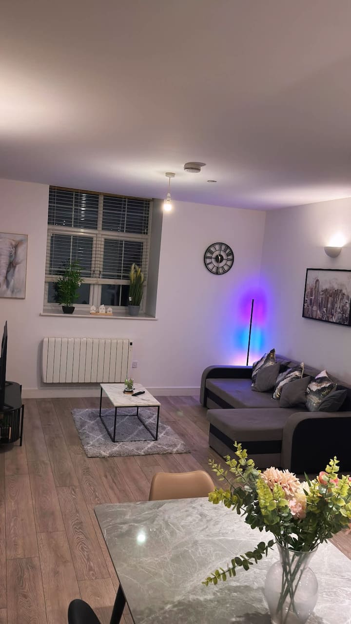 Spacious 4br Apartment • 7 Beds • Near Station - Newport