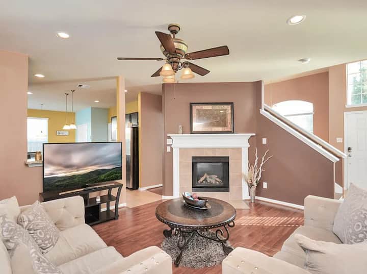 Family-friendly 3br Home W/ Garage + Game Room - Katy, TX