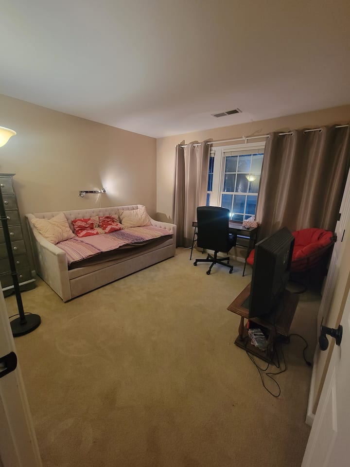 Quaint Room In Gaithersburg - Rockville, MD