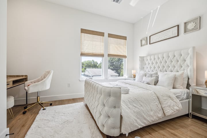 Private Farmhouse Guest Suite Near Downtown - Houston, TX