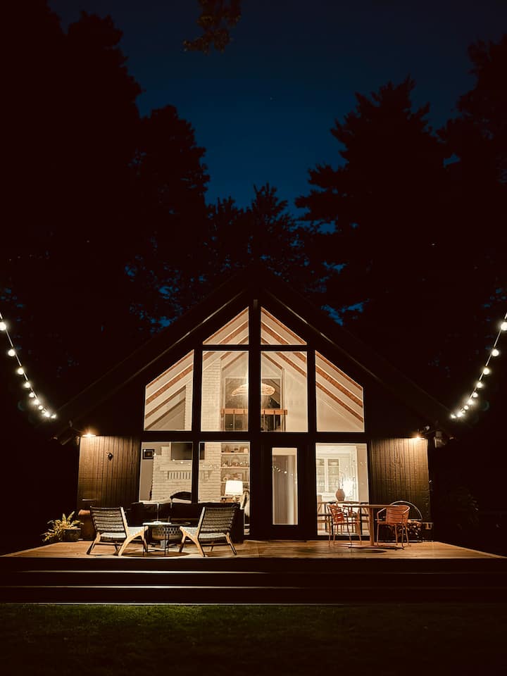 Catskills Cabin Escape: Cozy Fire & Forest Views - Rock Hill, NY