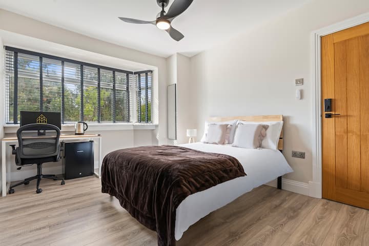 Room 4 Of 4. Newly Refurbished. Near Nec & Airport - Solihull