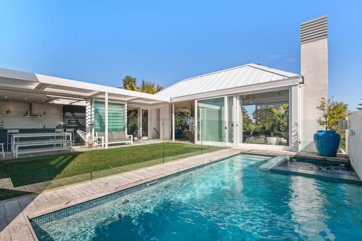 Westmere Luxury | W Pool | By Furnished Rentals - Auckland