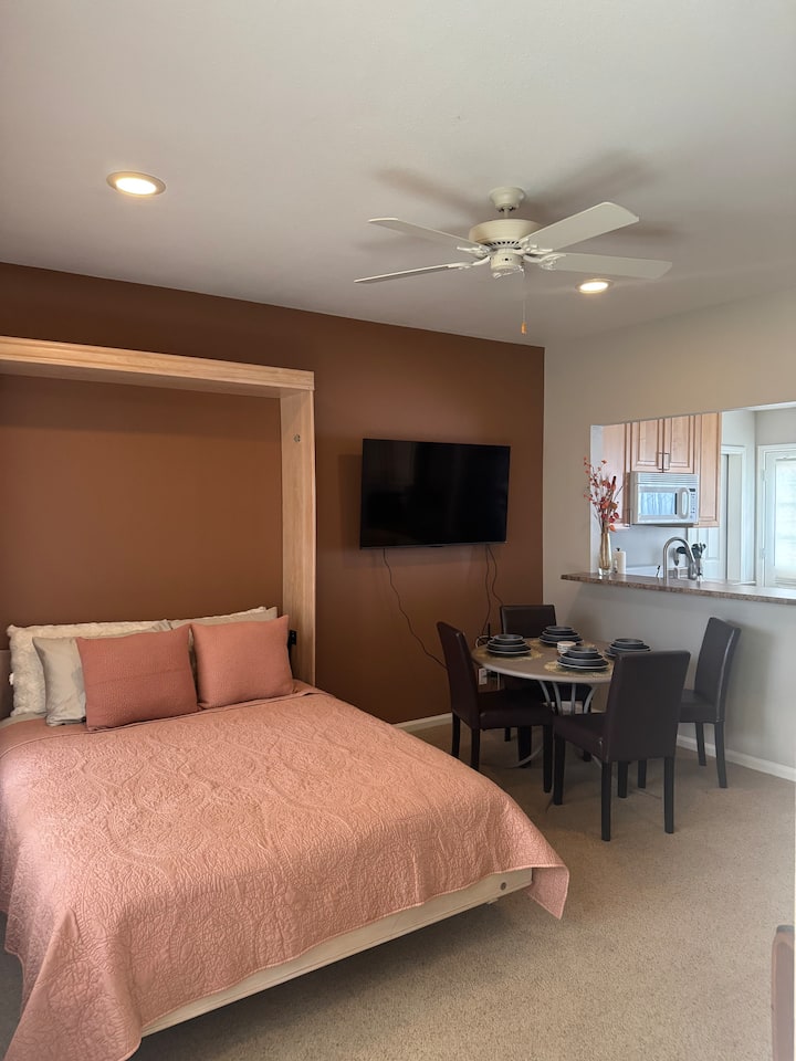 Stylish & Convenient, 2 Queen Beds, Fenced Yard - Thornton, CA