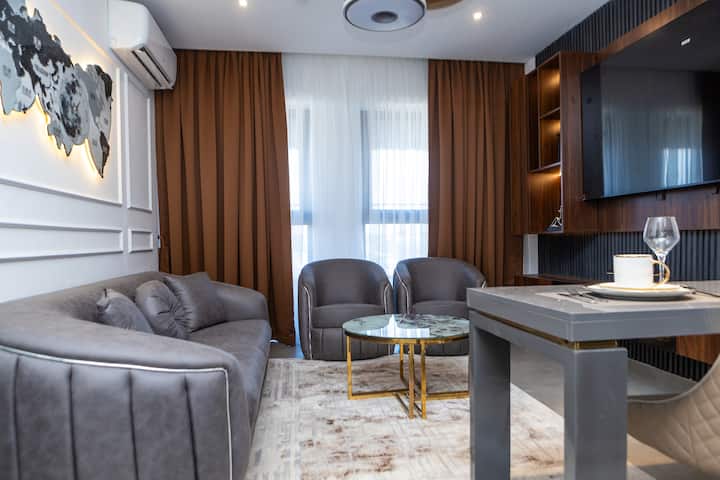 Stylist Urban Getaway 10th Floor-nova, Roman Ridge - Ghana