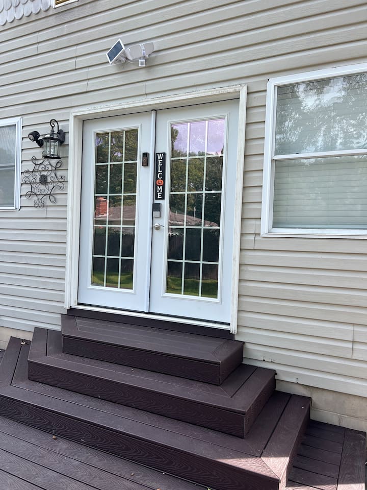 Spacious One Bedroom Apartment W/private Entrance - Islandia, NY