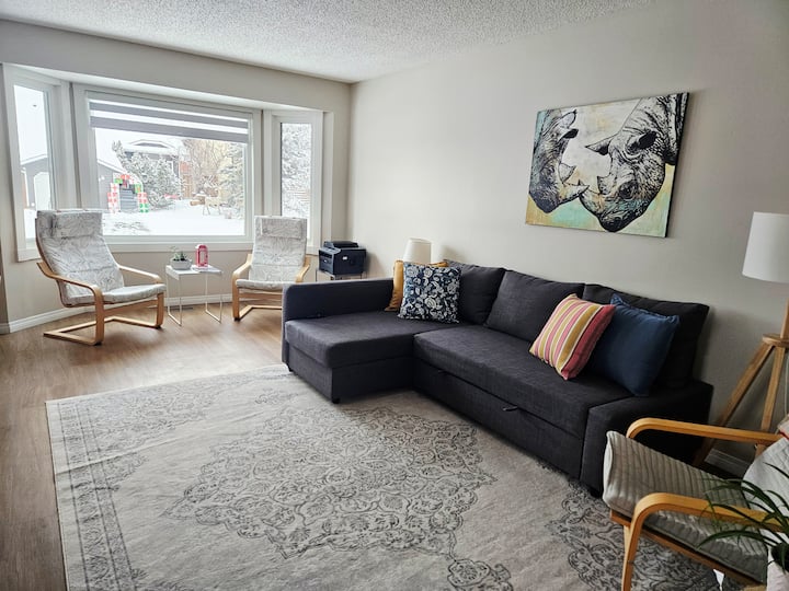 Bright 2 Bedroom Unit In Airdrie - Airdrie