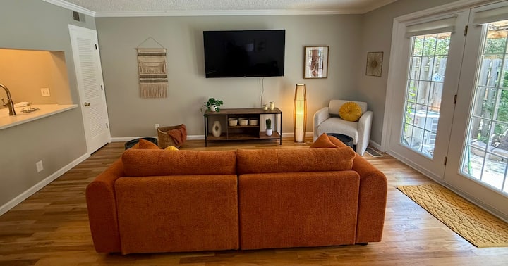 Stylish And Comfy Condo With Private Patio - Newburgh, IN