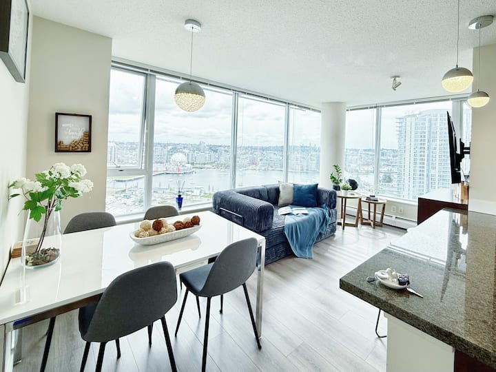 Heart Of Downtown / Stadium | Pool & Free Parking - Vancouver
