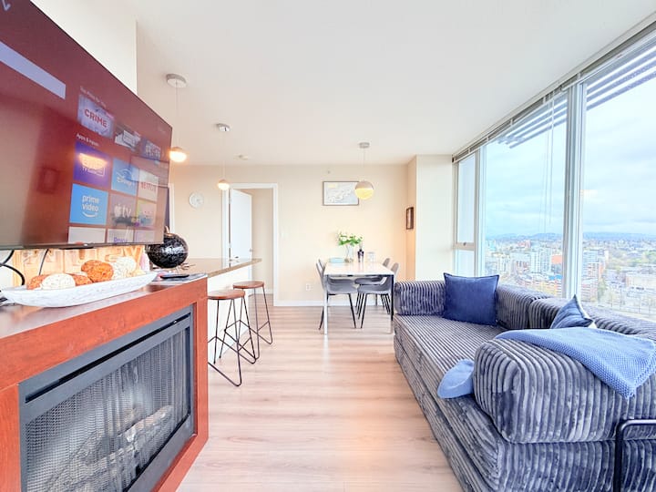 Heart Of Downtown / Stadium | Pool & Free Parking - Vancouver