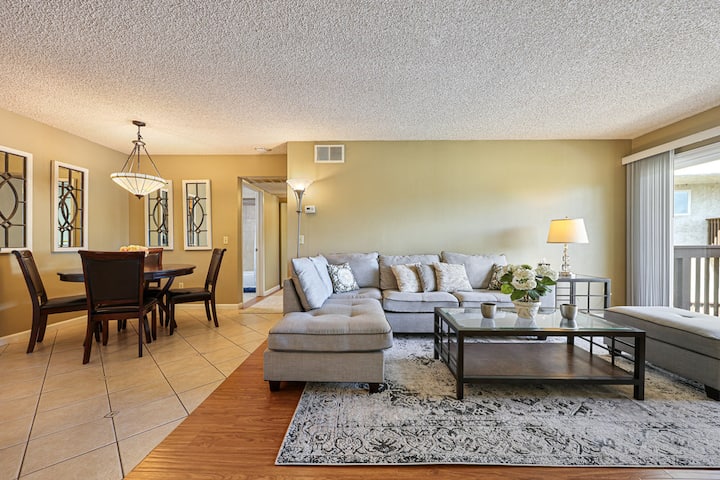 Stunning 2-br Condo In Mission Valley San Diego - San Diego, CA