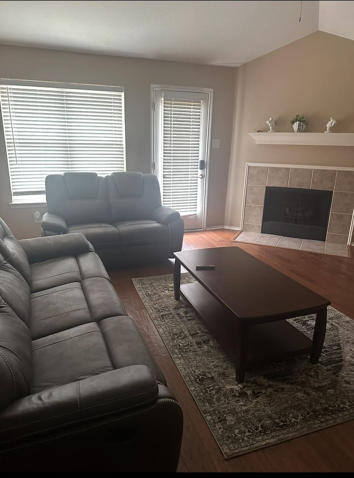 Comfort And Convenience - Grand Prairie, TX