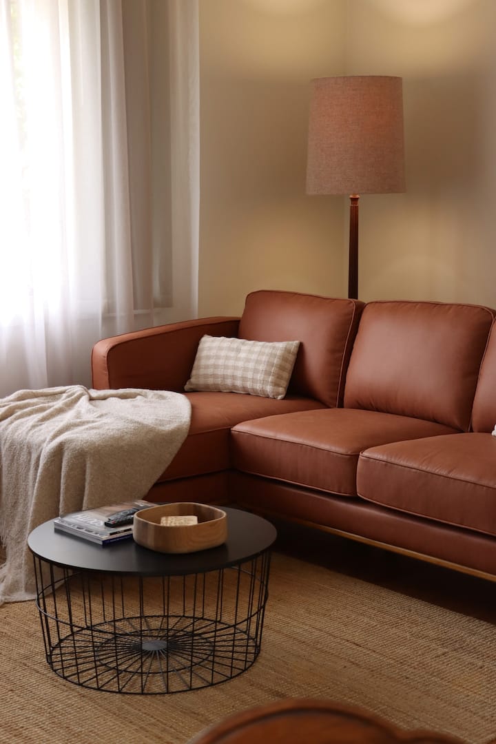 Vale & Vine -Fireplace, Vineyards & Shiraz Trail. - McLaren Vale