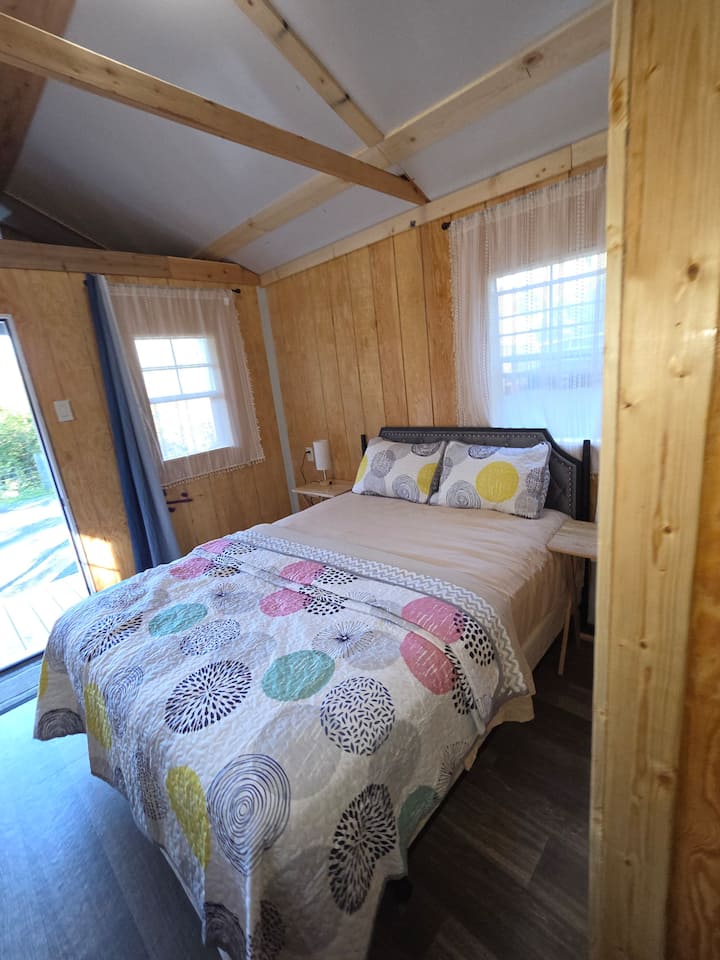 Grey Cabin - Kelso, WA