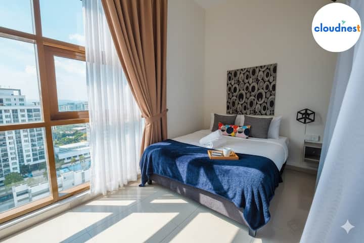 The Loft: Stylish Duplex | High-floor City Views - Petaling Jaya