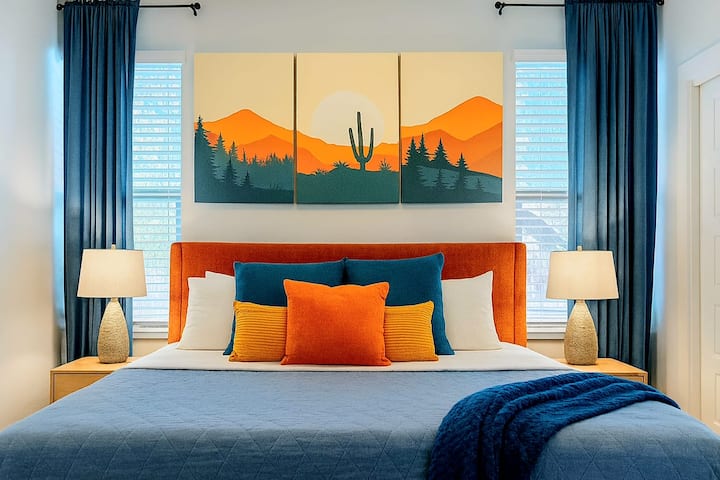 5br Oasis | Pool + Hot Tub + Games | Walk To Fun! - Austin, TX