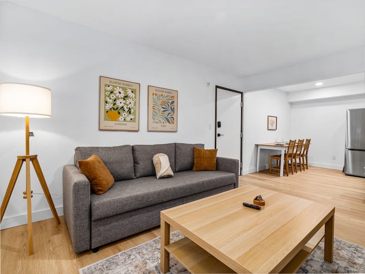Artists Collection – Creative Hideaway - Sleeps 6 - Pueblo, CO