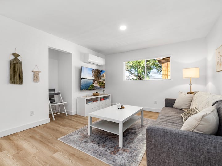 Designer Loft In Pueblo – Central Modern Comfort - Pueblo, CO