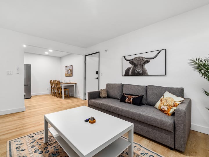 Spacious Dt Pueblo Loft – Crew Ready! - Pueblo, CO