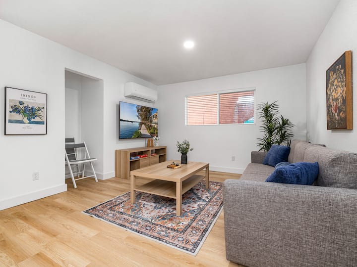New ! Stylish Loft In Dt Pueblo – Sleeps Up To 6 - Pueblo, CO