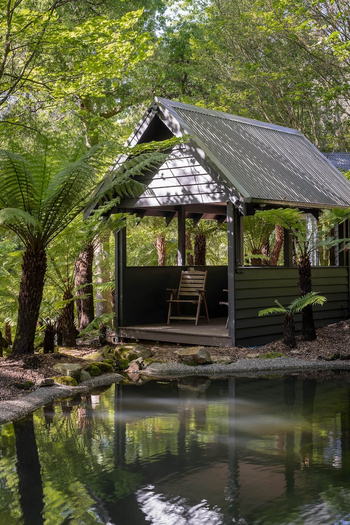 Maple Cottage At Monreale | Brand New Luxury - Melbourne