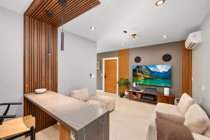 The Luxe Hideaway Bar Suite | Theater • Karaoke - Pasadena