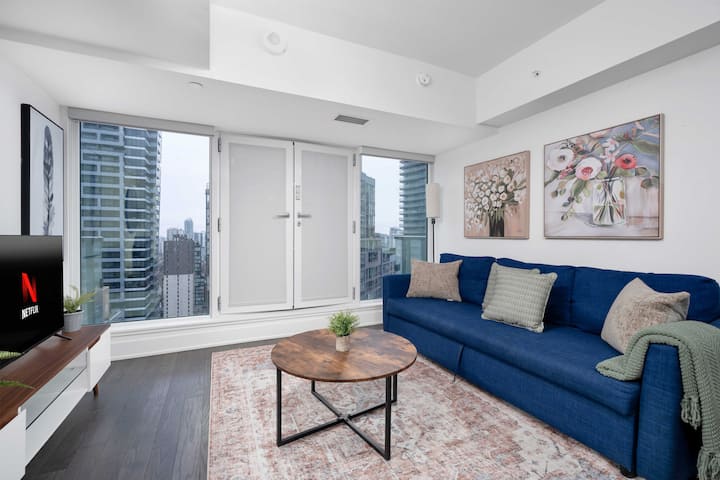 Apartment For 3 Blue Sofa - Port Hope