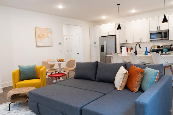 Chic Raleigh Downtown Home W/ Balcony - Raleigh, NC