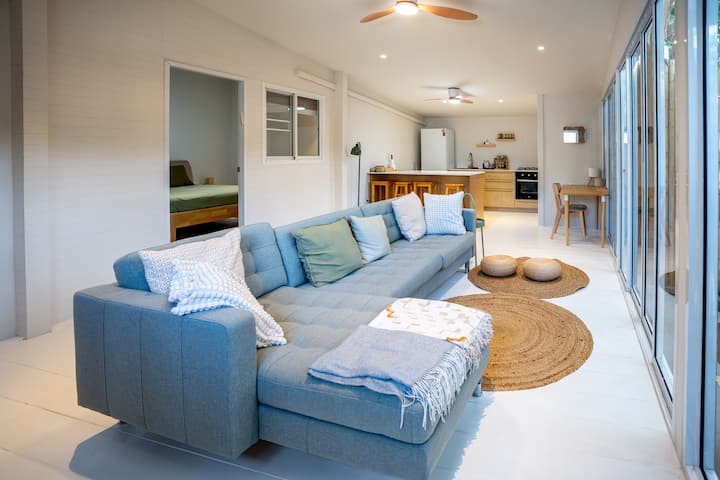 Seaside Serenity – Modern Villa With Pool - 帕岸島