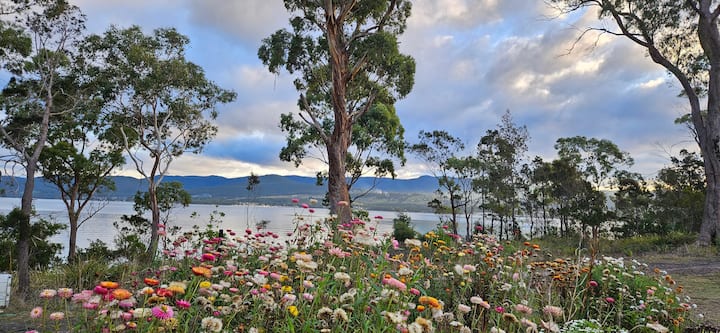 Peaceful Waterfront 2br With Hot Tub, Fireplace - Bruny Island