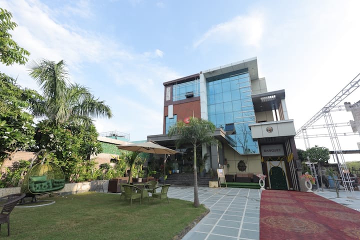 Hotel Srg Inn Deluxe Ac Room - Bharatpur