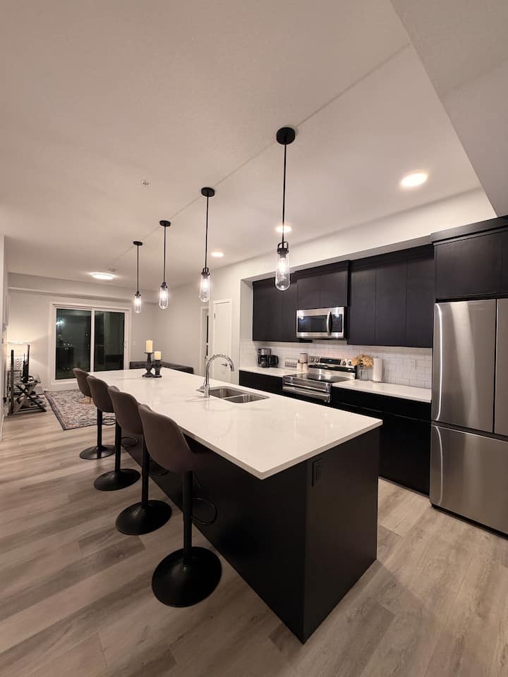 2 Bedroom Condo With Lake View - Alberta