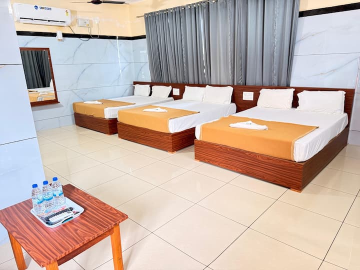 Deluxe Six Bed - Murdeshwar