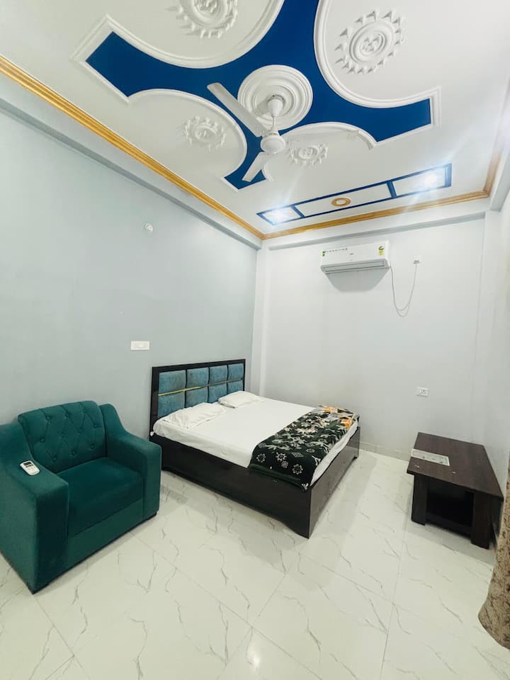New Aastha Palace Homestay Near Ram Mandir Ayodhya - Ayodhya