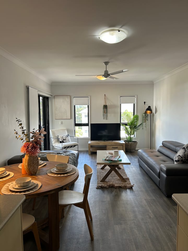 Cairns City Living - Central Location W/ Pool - Cairns