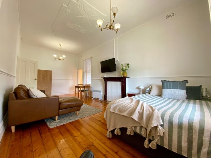 Spacious Home In Sale – Sleeps 12, 3 Bathrooms - Sale