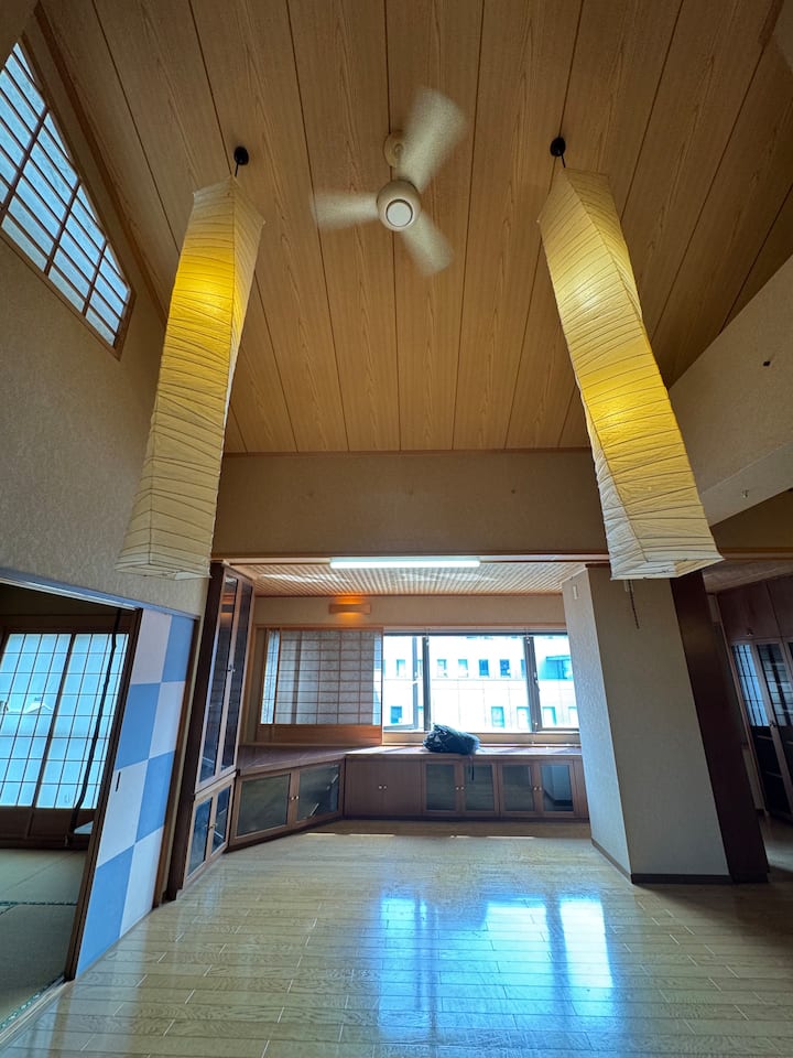 【5名宿泊】paypayドーム徒歩圏内|マンション最上階80sオーナーハウス - Fukuoka