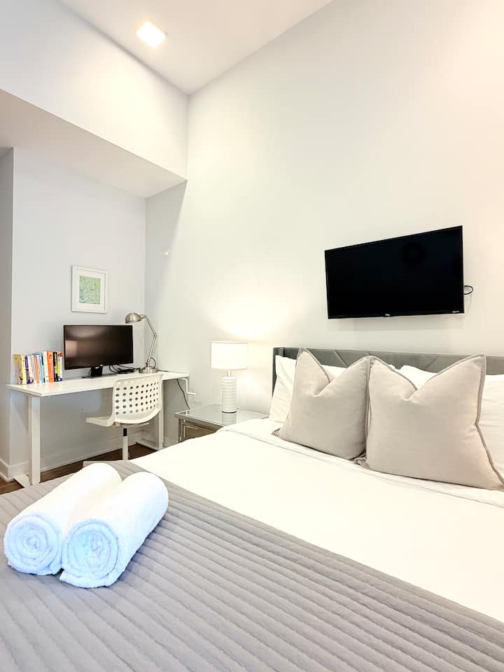 2br Downtown • Brown Visit • Walk To Ppac & Events - Providence, RI
