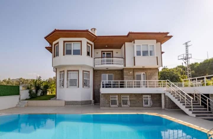 Doğanın İçInde Eşsiz Manzaralı ÖZel Havuzlu Villa - Darıca