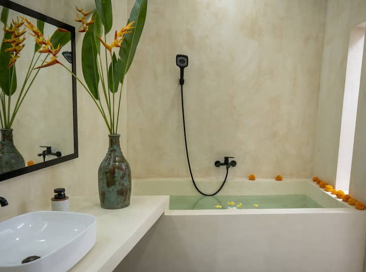 Modern 3x3 Homely Villa, Outdoor Jacuzzi. - Denpasar