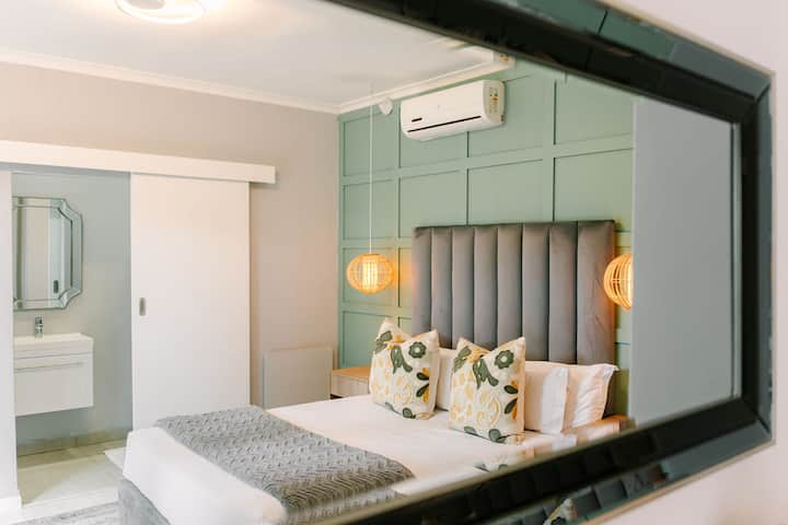 Stylish Stellies Escape | The Salene Hotel Room 5 - Stellenbosch