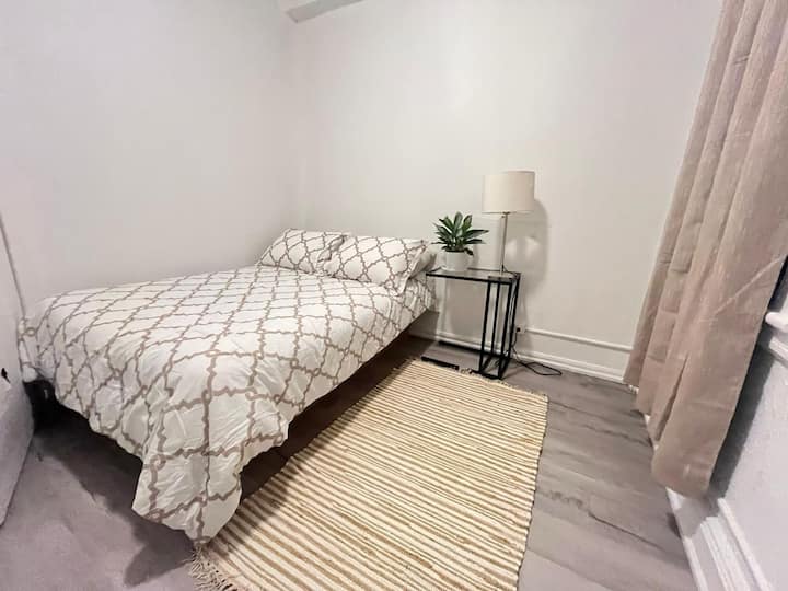 Well-connected Room • Minutes From Manhattan - Union City, NJ