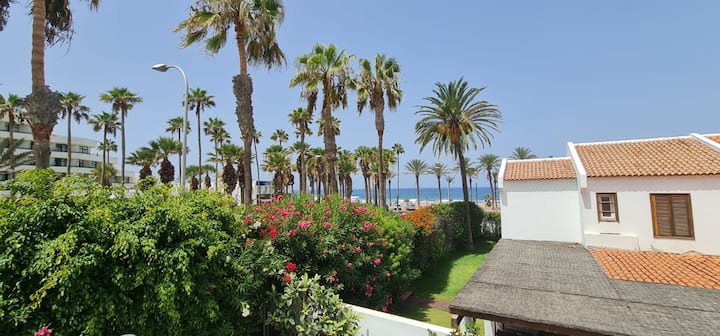 Luxury Villa · Jacuzzi, Sea View & Garden – 4 Br - Playa de las Américas