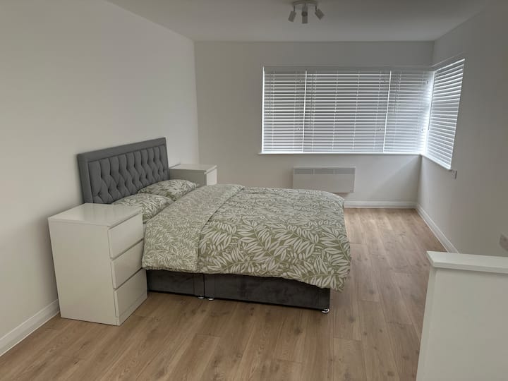 Red Rose Flat - Weymouth