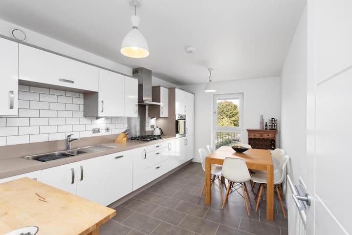 3 Bedroom Cozy Flat - Edinburgh
