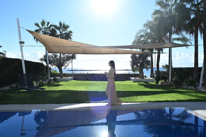 Villa Goldfish - Beachfront Luxury | 5br | Pool - Larnaca