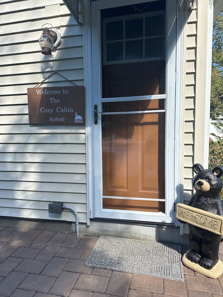 The $99 Cozy Cabin Loft - Holbrook, NY