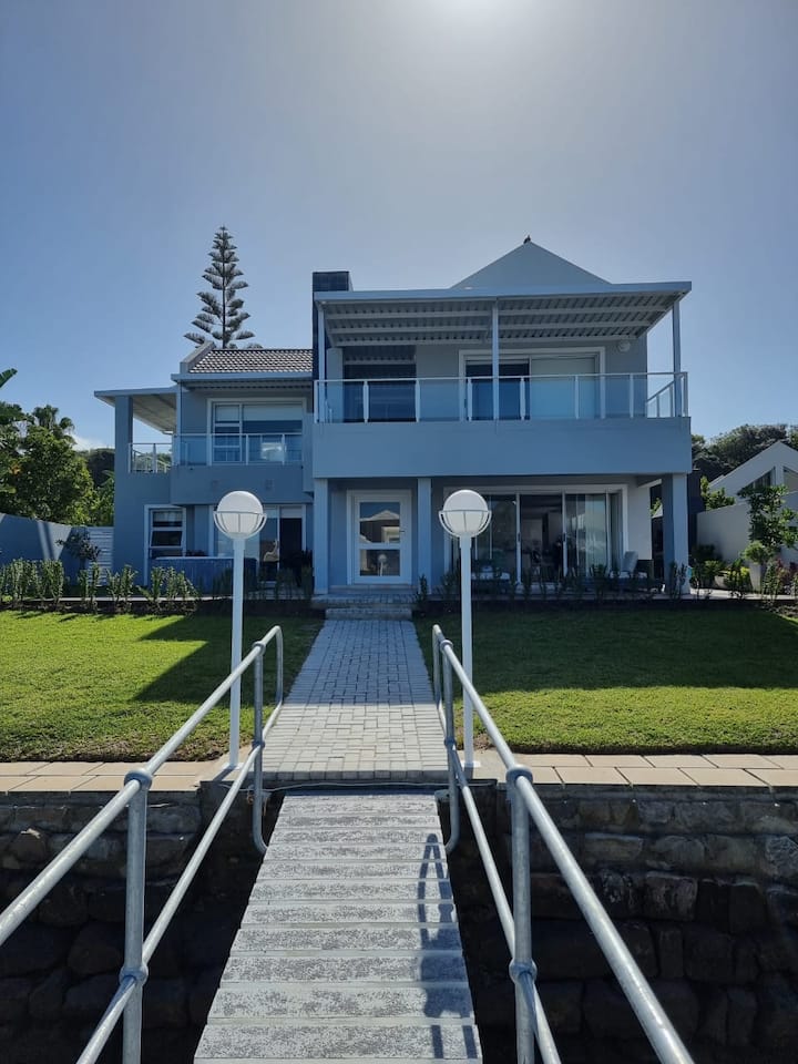 Water’s Edge Bliss – 3 Bedroom Marina Retreat! - Port Alfred