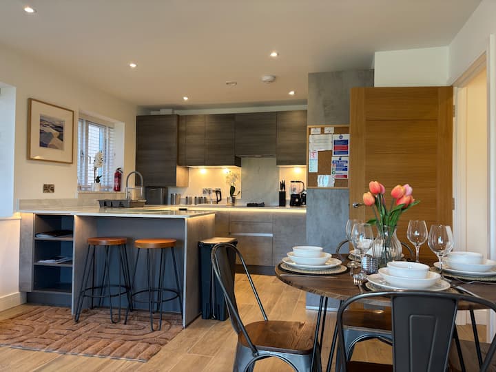 2 Bedroom Apartment - Parking - Walk To Town - Shrewsbury