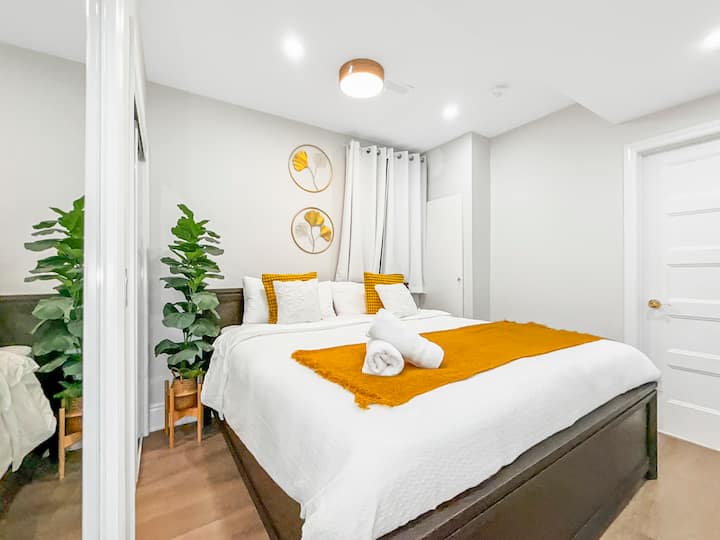 Designer 4br Basement Suite – Oakville - Oakville